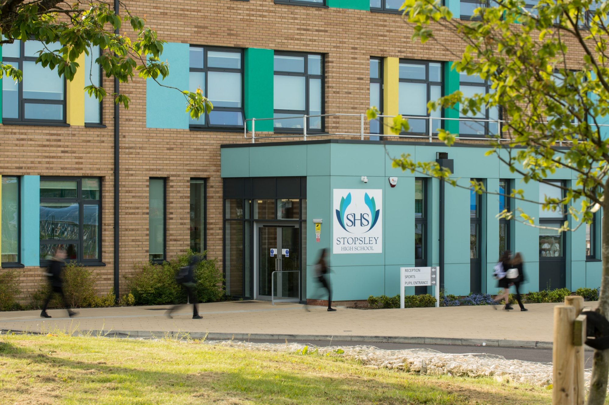 Stopsley High School - Home